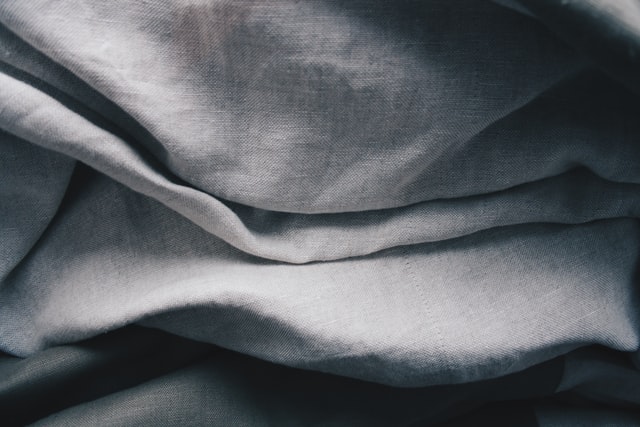 Medieval Clothing: Cloak. History of the cloak, uses and cloak styles.