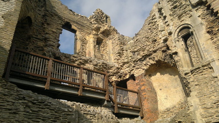 Medieval Britain: Newark Castle. History, Facilities and Opening Hours.